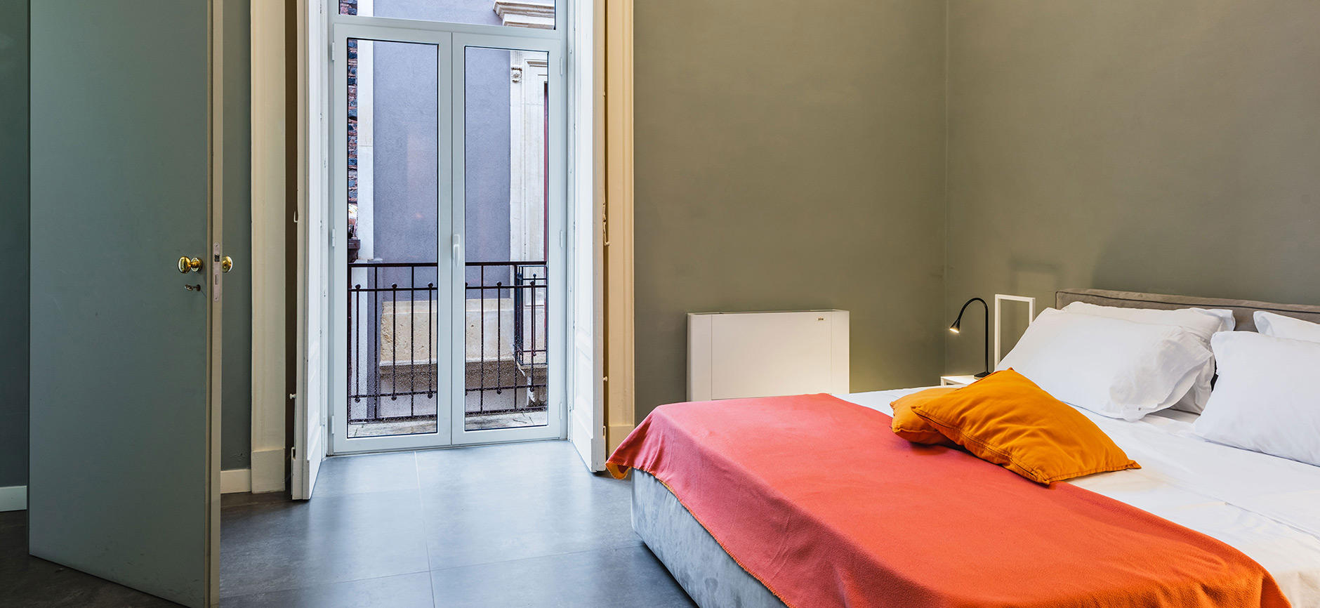 Homelet | An apartment in the heart of the historical center of Catania